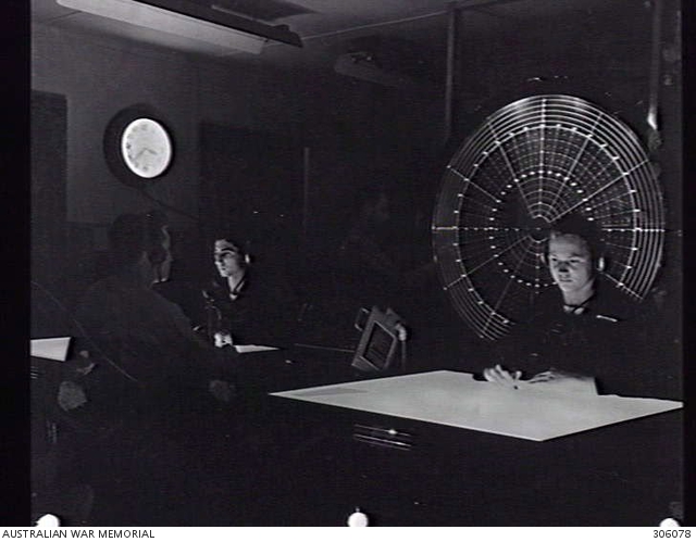 UNITED STATES. US NAVAL PERSONNEL UNDERGOING TRAINING IN THE RADAR ...