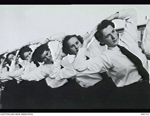 HMAS PENGUIN, BALMORAL, NSW. MEMBERS OF THE WOMENS' ROYAL AUSTRALIAN ...