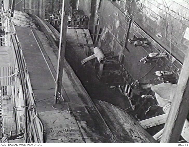 COCKATOO ISLAND DOCKYARD, SYDNEY, NSW. 1943. REPAIRS TO DAMAGE TO THE ...