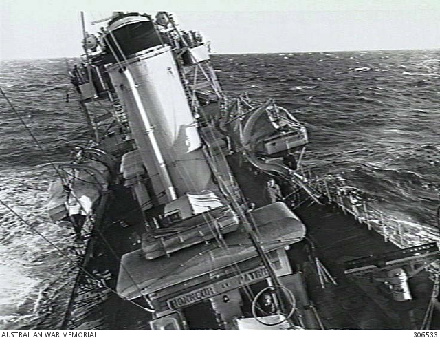 C.1940. DETAIL VIEW AMIDSHIPS OF THE FRENCH DESTROYER SIMOUN IN A ROUGH ...