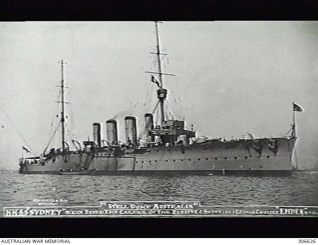 DEVONPORT, ENGLAND. 1913. STARBOARD BOW VIEW OF THE CRUISER HMAS SYDNEY ...
