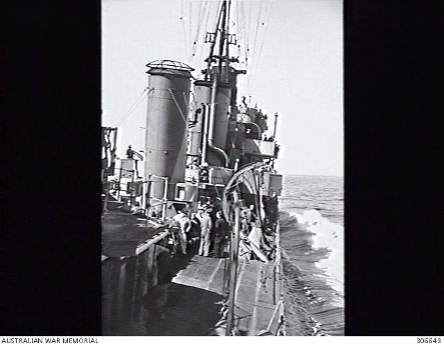 C.1942-04. DETAILED VIEW AMIDSHIPS OF THE DESTROYER HMAS ARUNTA DURING ...
