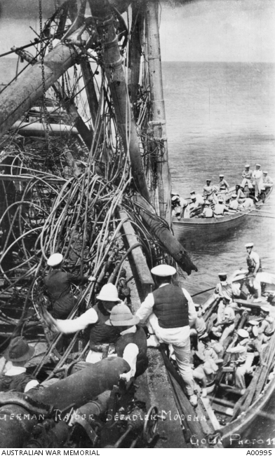 Men of HMAS Encounter arriving in boats and boarding the wrecked German ...