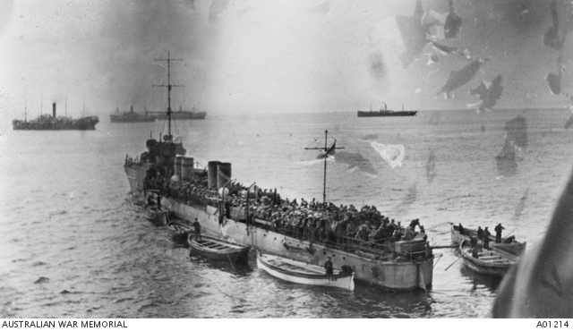 The 14th Battalion going ashore in a destroyer from HMAT Seang Choon ...