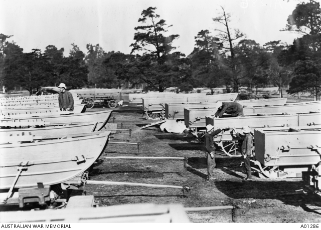 Men of the Royal Australian Naval Bridging Train (RANBT) inspecting ...