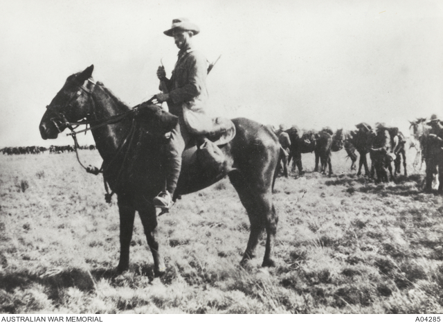 A typical member of the NSW Imperial Bushmen, mounted on his horse, on ...