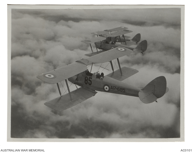 TIGER MOTHS, NO. 3 ELEMENTARY FLYING TRAINING SCHOOL, ESSENDON (VIC ...
