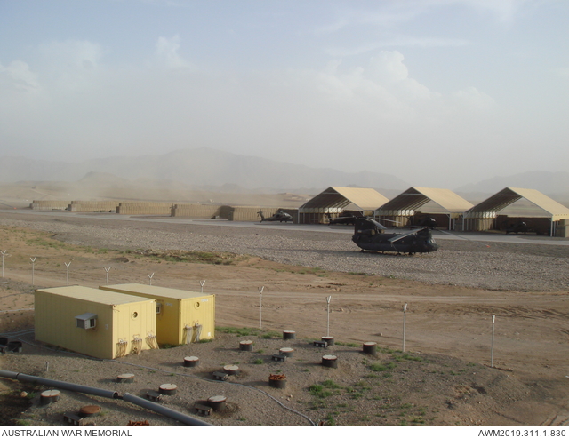 Australian Army CH-47D Chinook A15-201 on the Dutch Ramp at Tarin Kot ...