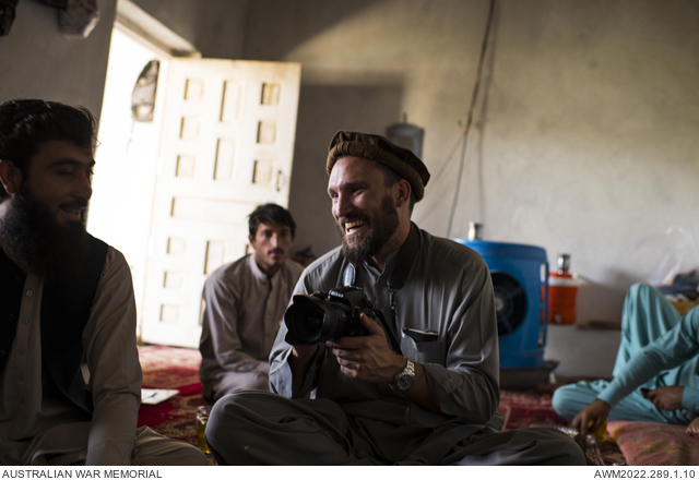 The photographer Andrew Quilty, photographed by Mangal, one of the ...