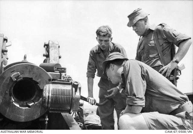 Vietnam. 1967-06. Gunner Jim Howard (near camera) of Wentworthville ...