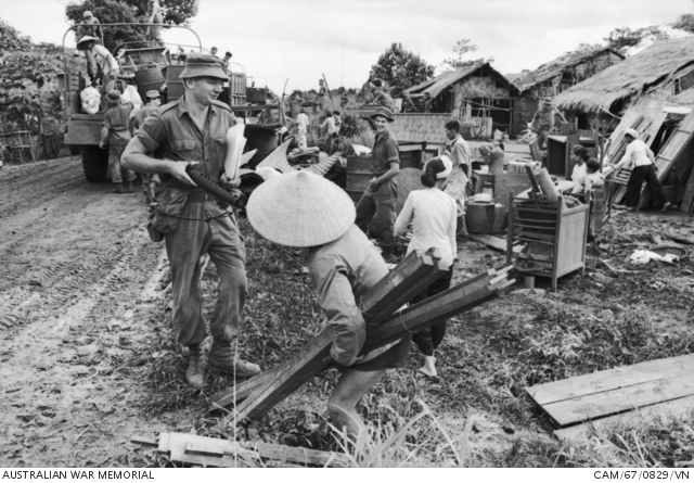 Vietnam. 1967-09. Lieutenant John George of Salisbury North, SA ...