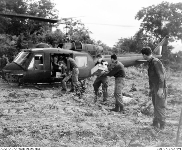 Troops from C Company, 7th Battalion, The Royal Australian Regiment ...