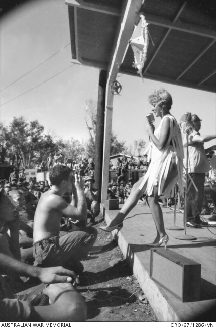 Nui Dat, South Vietnam. 1967-12. Popular entertainer, Lorrae Desmond ...