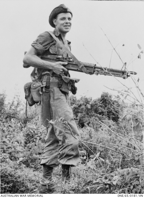 Private Bill Richards of Adelaide, SA, an M60 machine gunner with 1 ...