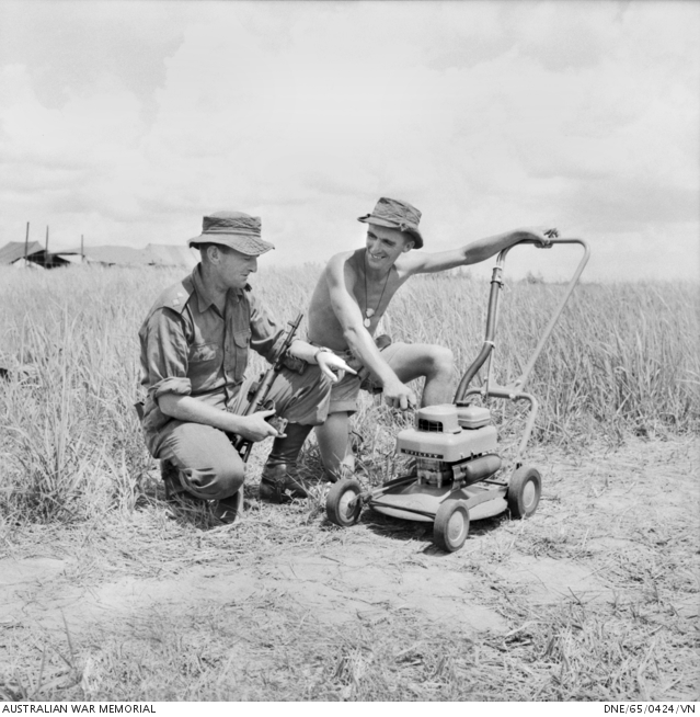 Bien Hoa, Vietnam. 1965-08. A lieutenant gives advice to a typical bare ...