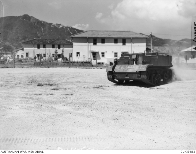 Royal Australian Electrical and Mechanical Engineers (RAEME) personnel ...