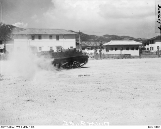 Royal Australian Electrical and Mechanical Engineers (RAEME) personnel ...