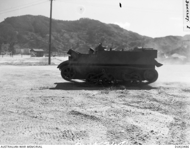 Royal Australian Electrical and Mechanical Engineers (RAEME) personnel ...