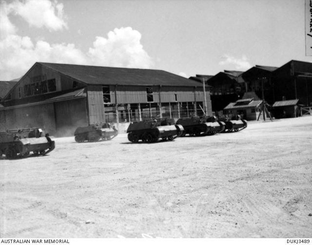 Royal Australian Electrical and Mechanical Engineers (RAEME) personnel ...