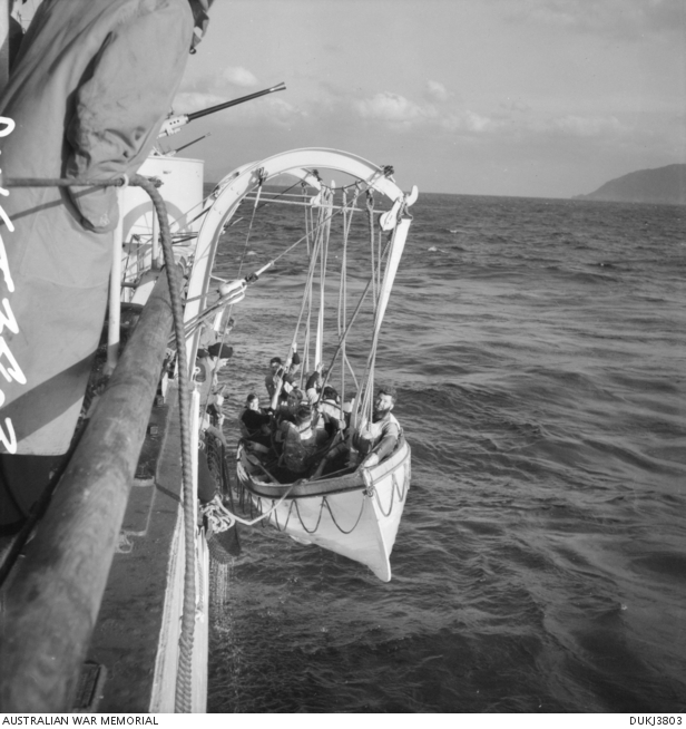 The crew of the RAN destroyer HMAS Bataan, participate in training ...