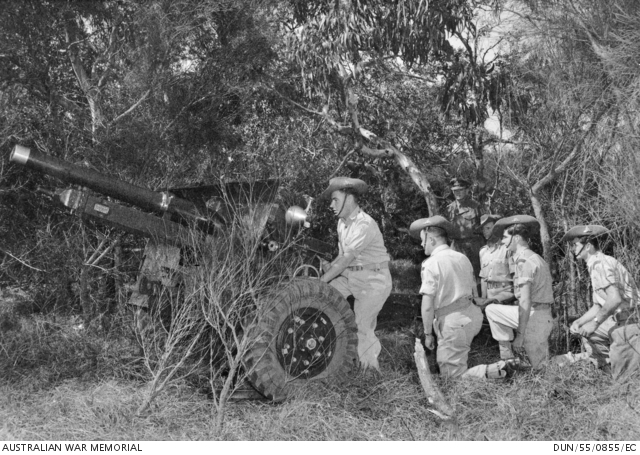 A gun team from the 105th Field Battery, Royal Australian Artillery ...