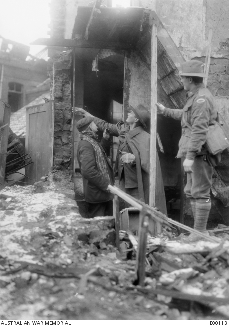 A Franco-Australian discussion on a broken gas meter in one of the ...