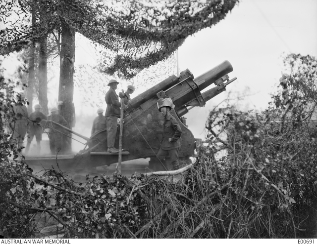 Australian troops man a 9.2in Howitzer of the 2nd Australian Siege ...