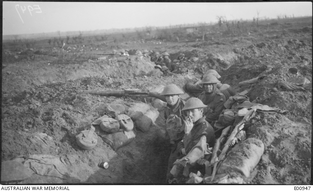 A machine gun crew of the 24th Battalion in the front line trenches ...