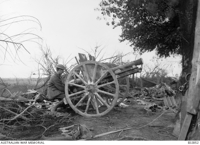 An unidentified soldier inspecting an enemy 7.7 cm FK 96 n/A field gun ...