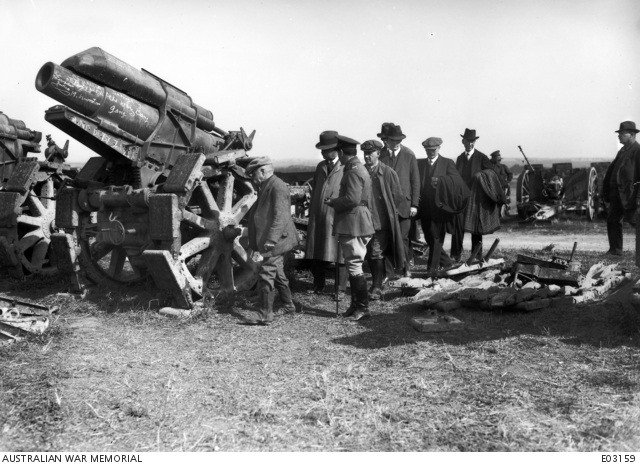 A group of unidentified Australian journalists inspecting captured guns ...