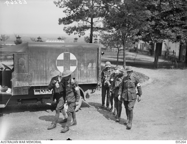 Soldiers, gassed during fighting in the August offensive, being ...