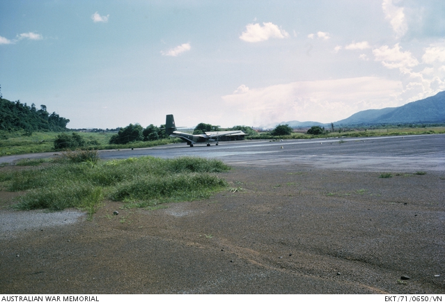 Nui Dat, South Vietnam. 1971. An RAAF Caribou aircraft lands on ...