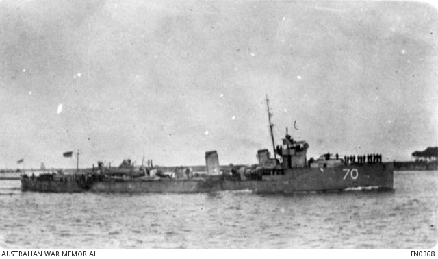 HMAS Warrego bringing in survivors off the destroyer HMS Phoenix, after ...