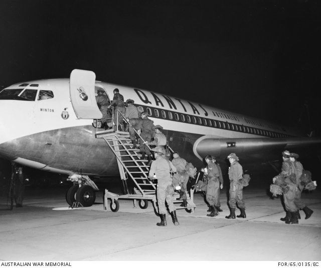 Richmond RAAF Base, NSW. May 1965. Troops of the 1st Battalion, The ...