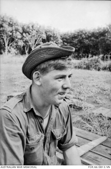 Vietnam. 1966-09. An individualist, Private Ray Suiter of Geelong, Vic ...