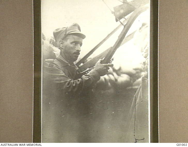 Gallipoli Peninsula, Turkey. November 1915. An improvised periscope ...