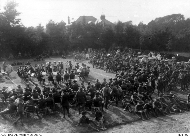 WEYMOUTH, ENGLAND. 1918. AN ARMY BAND PLAYING IN THE GROUNDS DURING THE ...