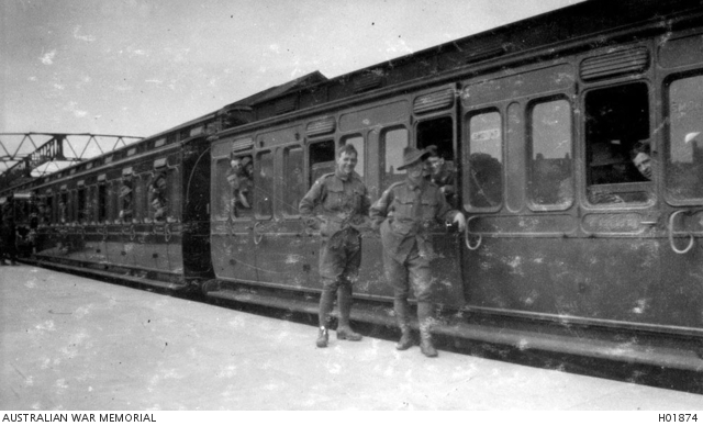 WARMINSTER, ENGLAND. 1919. A TRAIN LOADED WITH AUSTRALIAN SERVICE ...