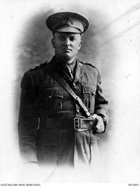 PORTRAIT OF CAPTAIN G.D. MOORE, NEW BRITAIN EXPEDITIONARY FORCE, AIF ...