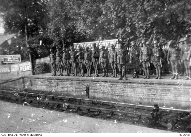 ENGLAND. SOLDIERS OF THE FIRST AIF LINED UP ON THE PLATFORM OF A ...