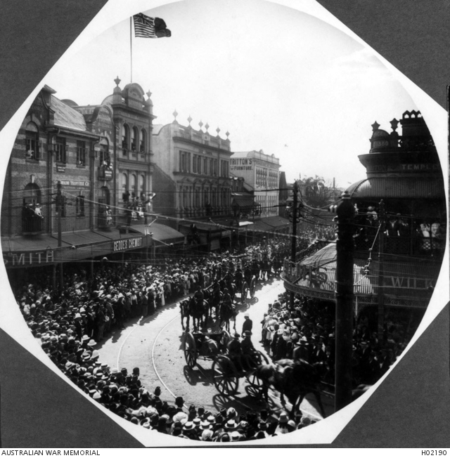 BRISBANE, QUEENSLAND. C. 1915. AN ARTILLERY COLUMN ENTERING QUEEN ...