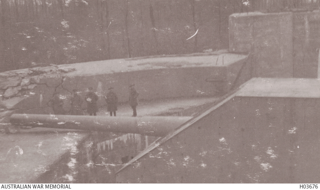 "Gun that shelled Bruges and Dunkirk". Five servicemen, including three ...