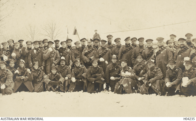 Group portrait of unidentifed Australian soldiers in the snow ...