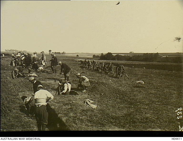 Aisne Area, France. 1915-09-19. French Army soldiers digging trenches ...