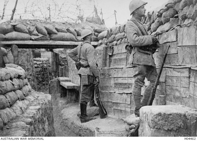 Aisne Area, France. 1916-07-04. Two French Army soldiers manning a ...