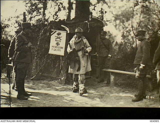 Italy. c. 1918. A French Army medical aid post designed for treatment ...