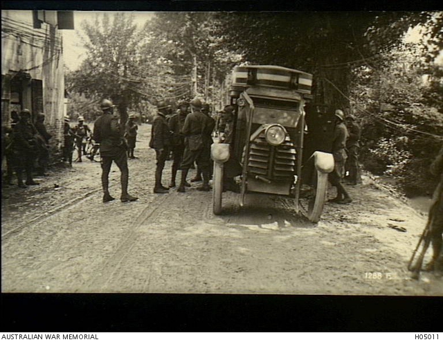 Italy. c. 1918. A group of Italian Alpine troops (Arditi) with an ...