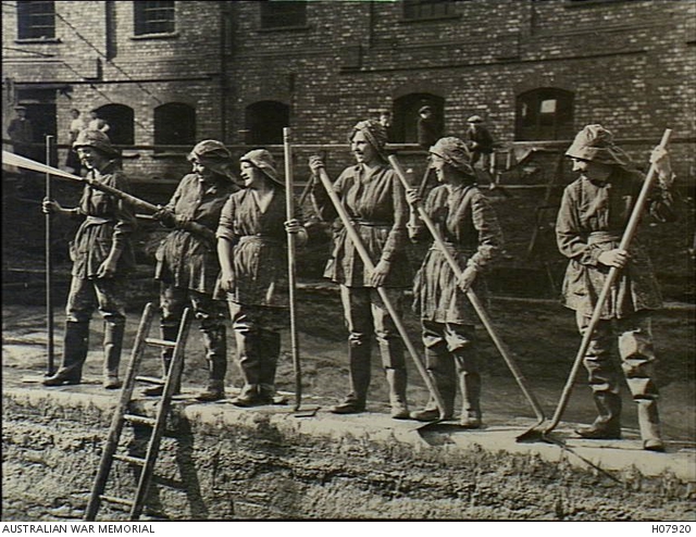 Lancashire, England. Six women war workers who work in the sludge pits ...