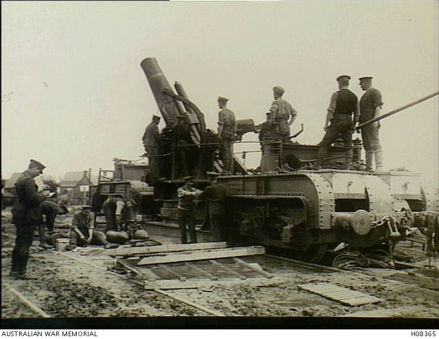 Western Front. c. 1916. A railway mounted British Army 12 inch howitzer ...