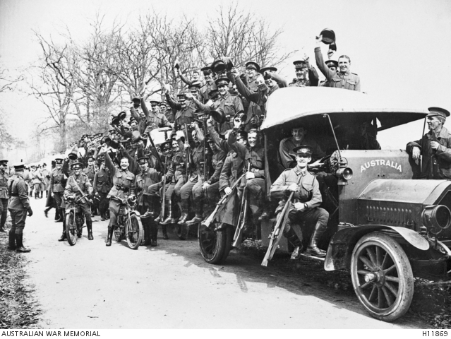 England. 1915. A group of happy Australian soldiers of the 1st ...